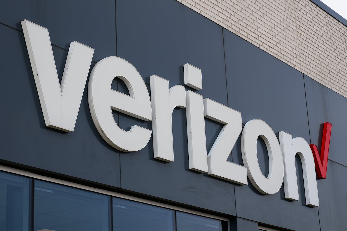 Verizon Communications Inc. (NYSE:VZ) Stock Analys... | FMP
